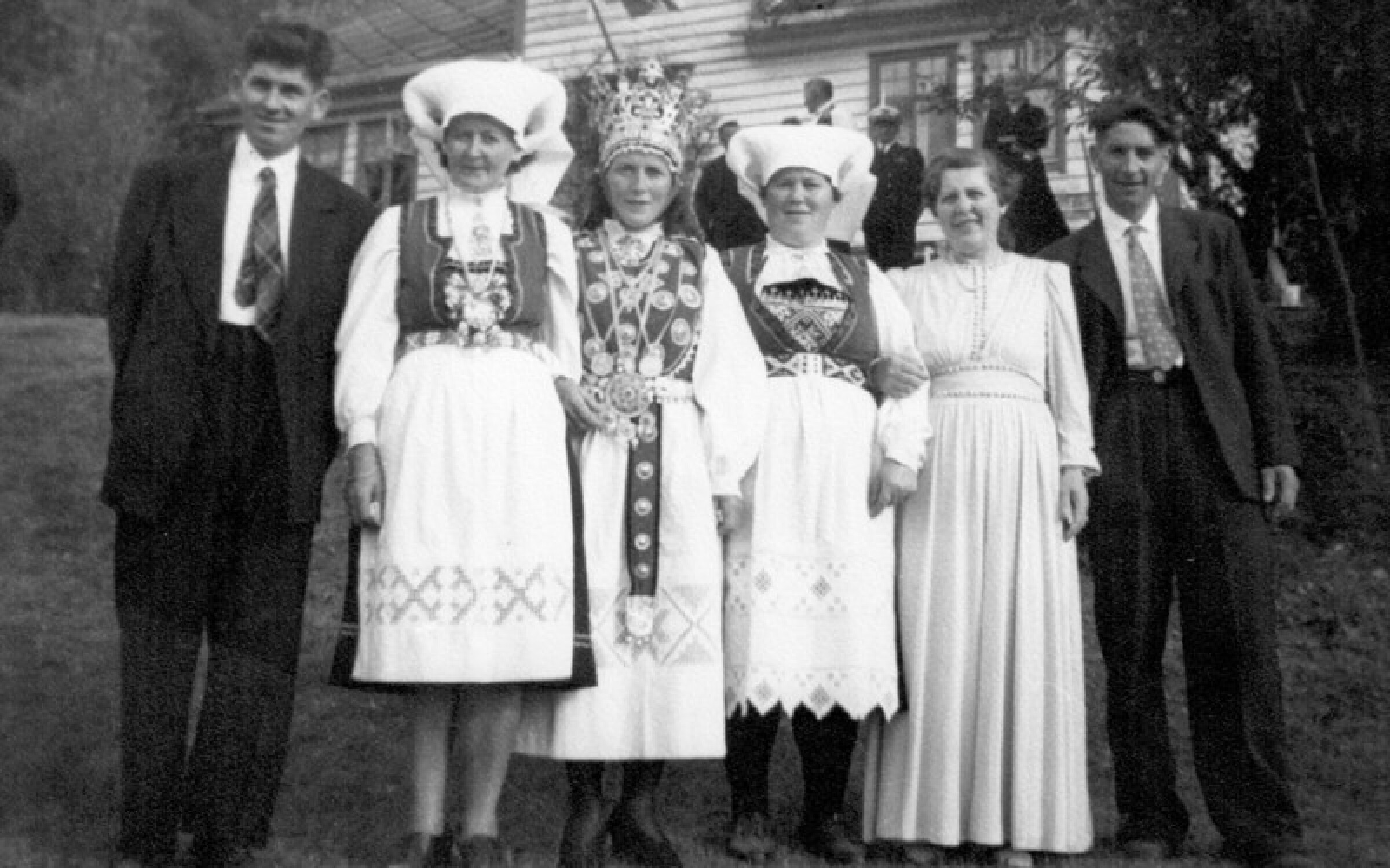 Bunad | History of Traditional Norwegian Dress • FamilySearch